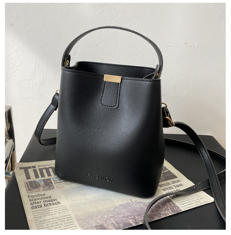 Модные и свежие летние женские сумки 2021 года, новые весенне-летние трендовые стильные популярные сумки-кроссбоди и сумки-ведра.