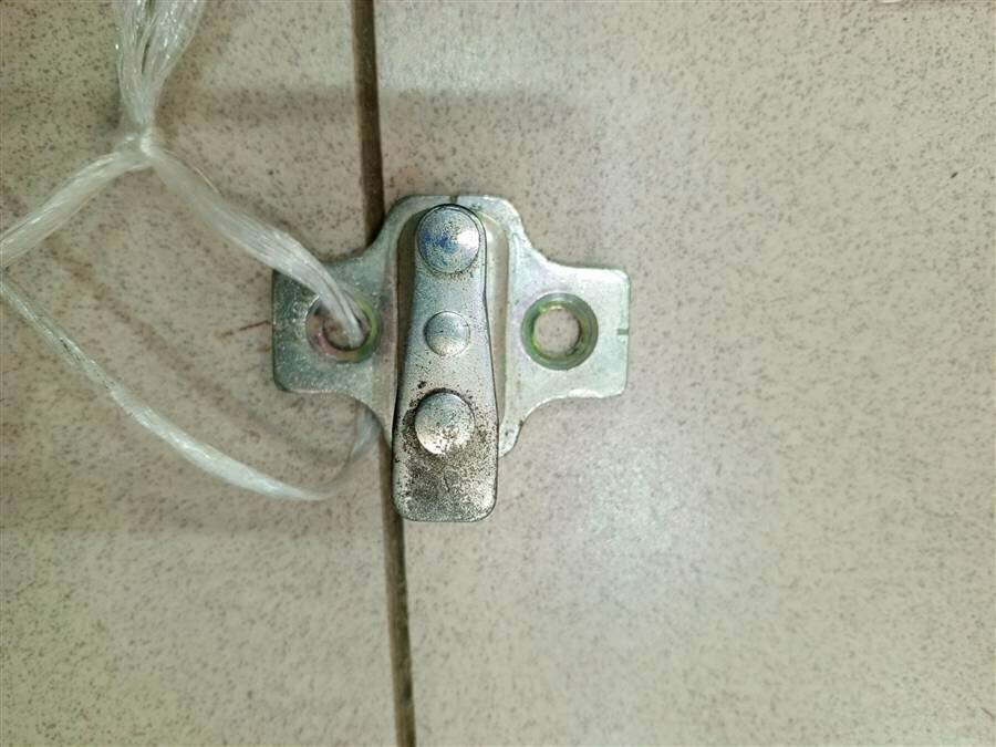 Ответная часть замка двери от Chevrolet Lacetti J200 2003-2013