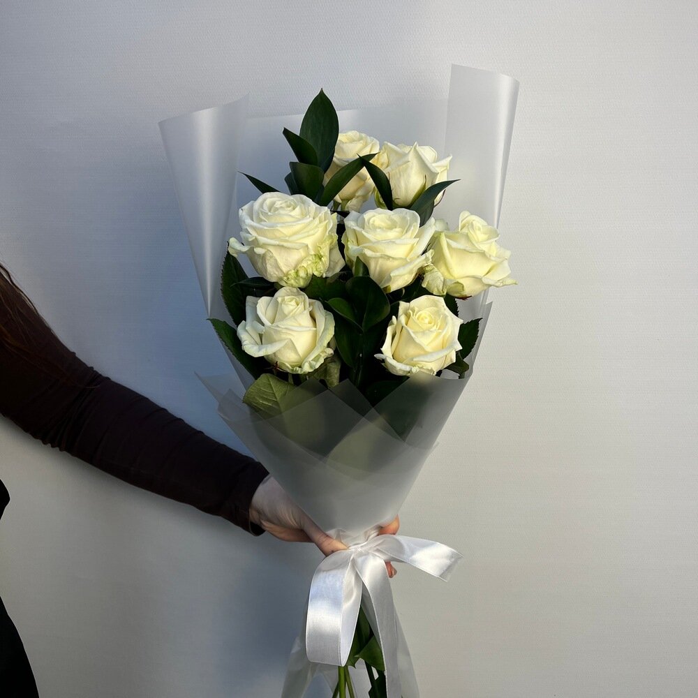 Авторский букет 93 - Белая роза с рускусом