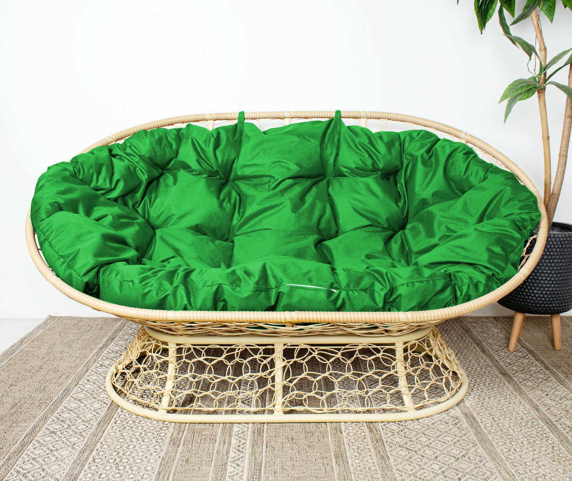 Диван мамасан с ротангом бежевый, зелёная подушка
