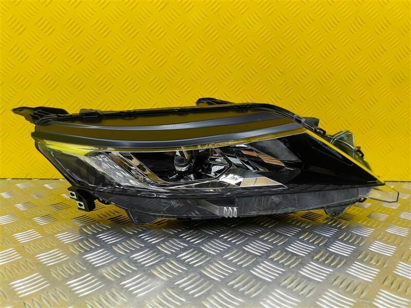 Фара правая Mitsubishi L200 (2015-2022)