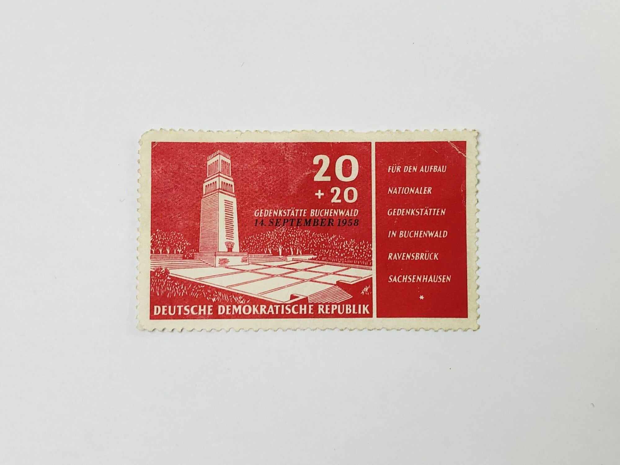 Почтовые марки Международные памятники и мемориалы. Бухенвальд. Архитектура. Германия (ГДР). 1958. Михель: DD 651. Чист *. MH