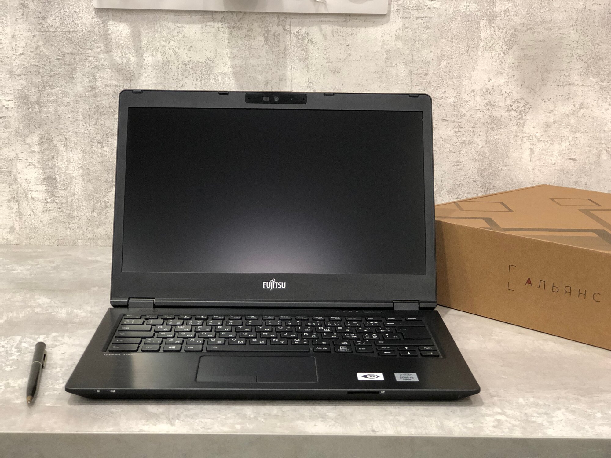 Ноутбук Fujitsu LIFEBOOK U749, Core i5-8250U, Память 8 ГБ, Диск 240 Гб SSD, Intel HD , Экран 14" (1920*1080) IPS
