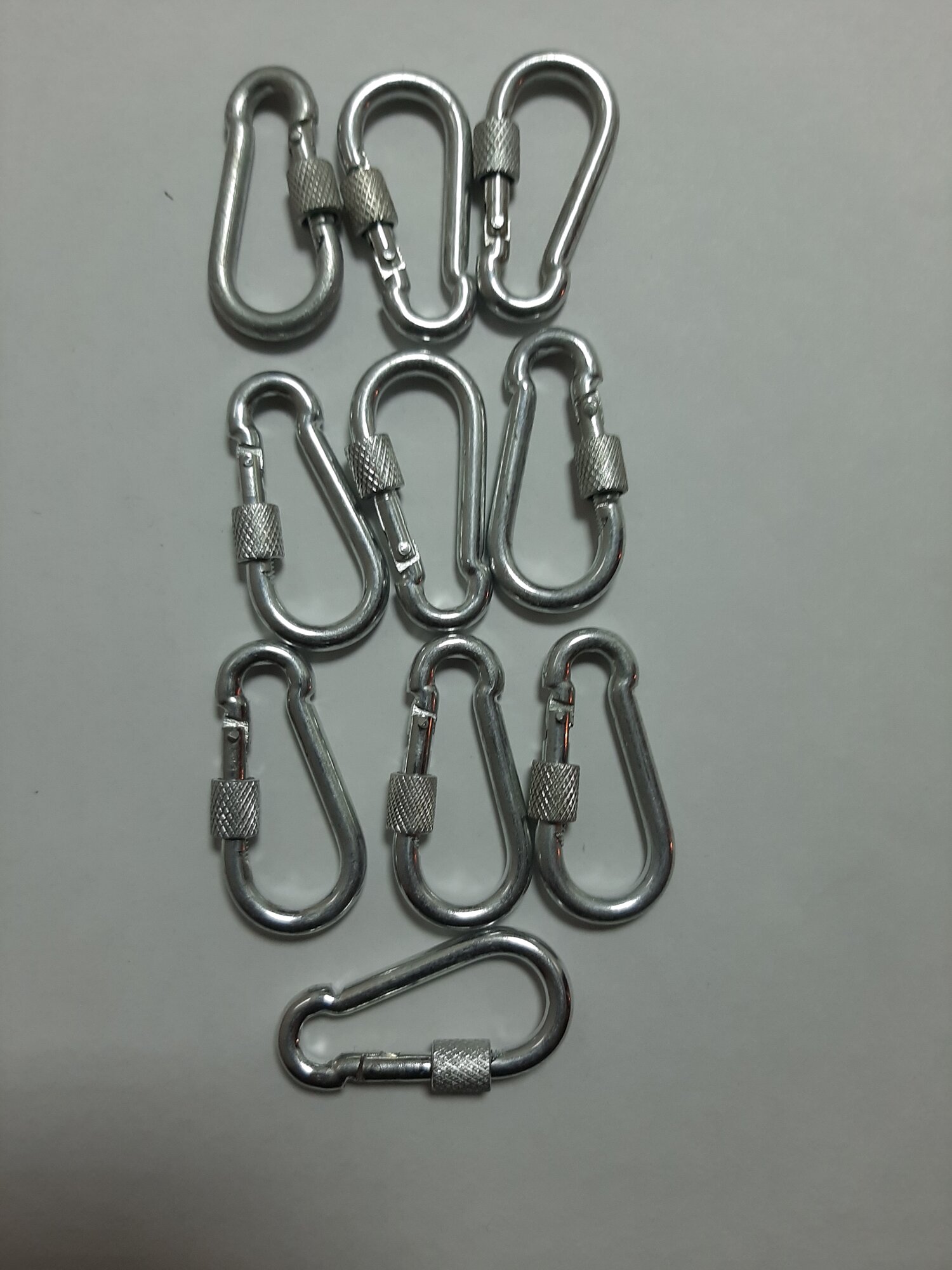 Карабин с фиксатором М 5, в комплекте 10 штук.