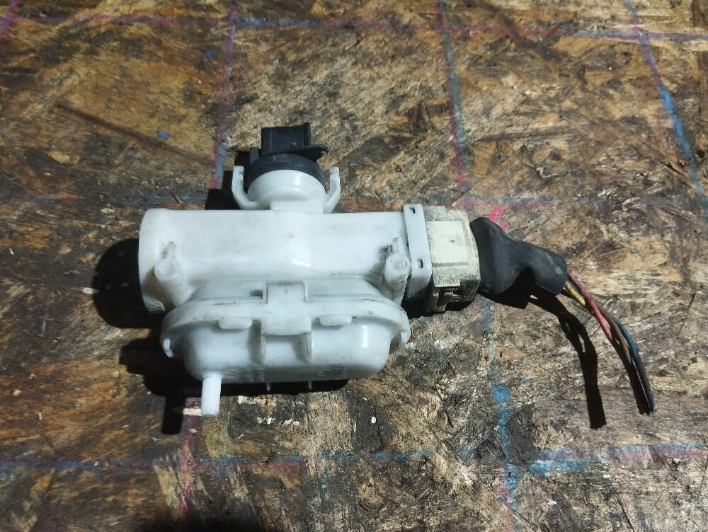 Активатор замка двери VW Passat B3 Б/У с пробегом