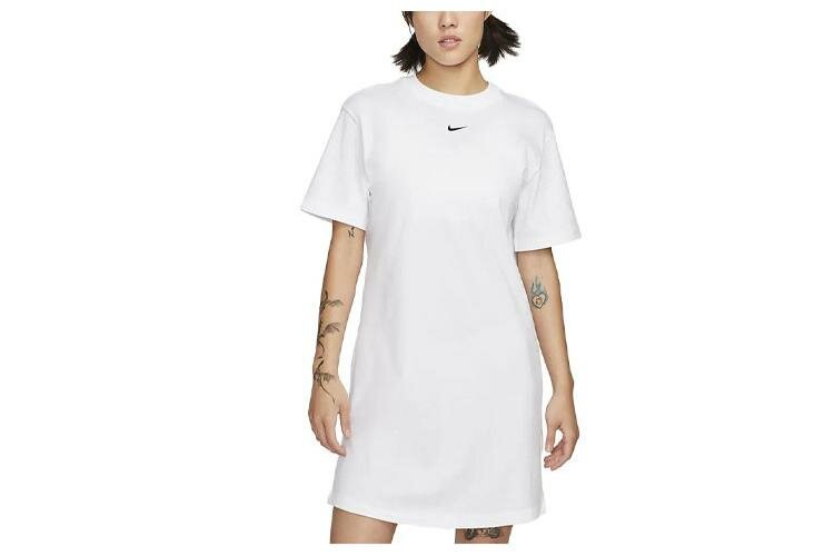 Платье Sportswear Essentials