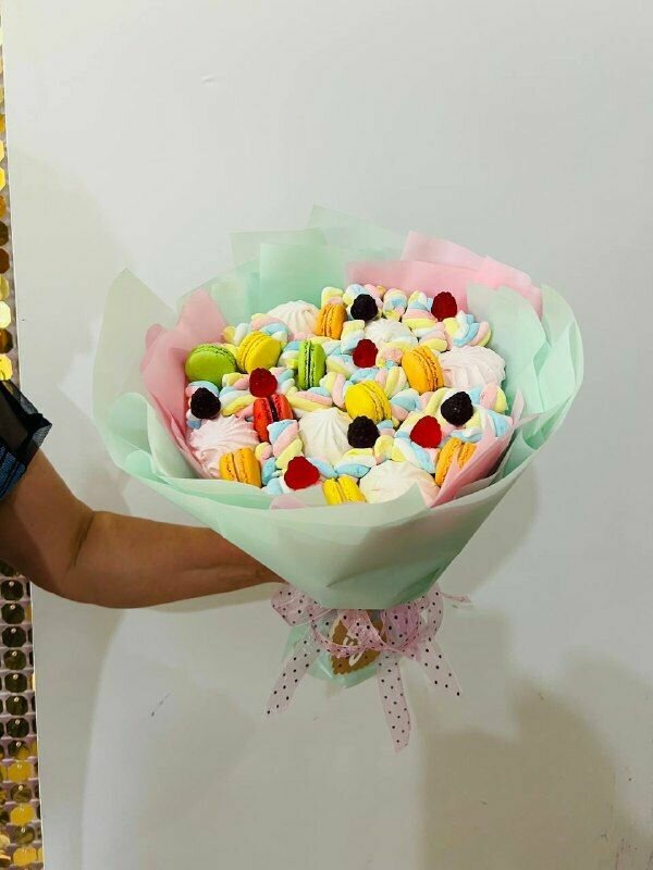 Сладкий букет из зефира и макаронс / Подарок