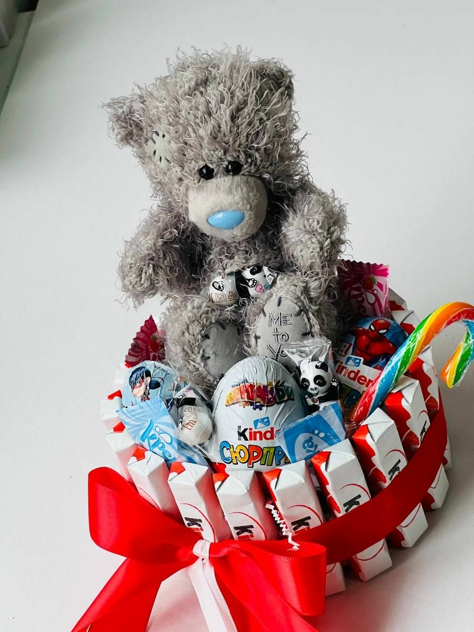 Сладкий подарок торт из киндер шоколада с мишкой / Подарочный набор