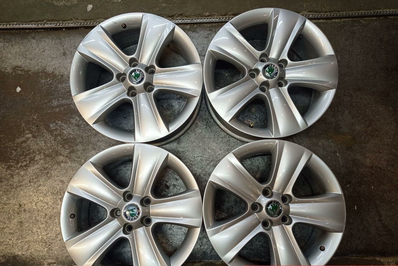 Колесные диски Skoda 17x7 PCD 5x112 D57.1 ET45 Серебристый (оригинал)