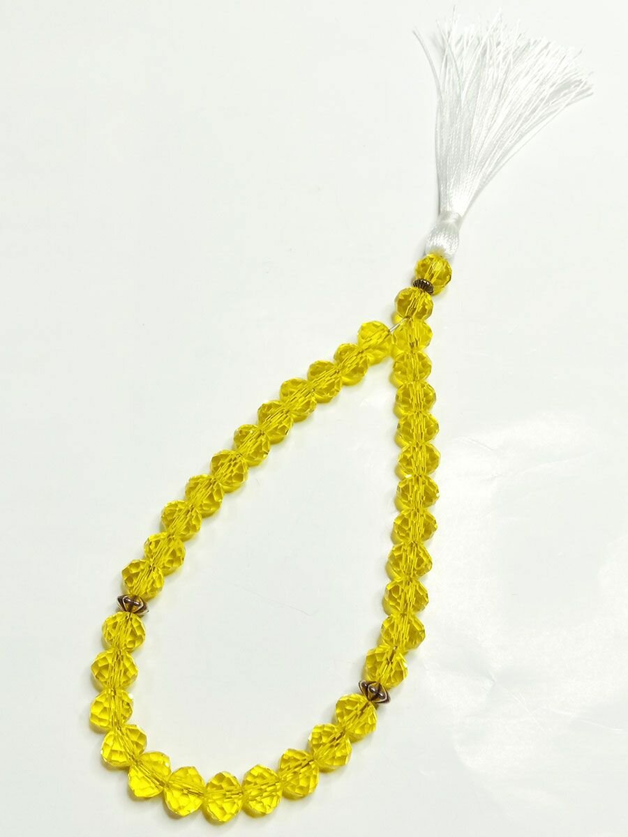 Четки из желтого гранённого хрусталя 33 бусины , диаметр каждой бусины 8 мм.