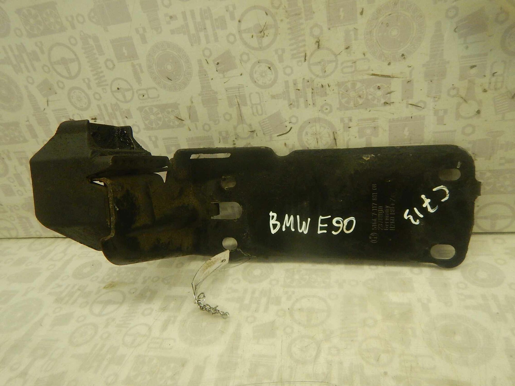 Кронштейн (крепление) радиатора BMW 3-Series (E90/E91/E92/E93) 51647117811 арт. 249853