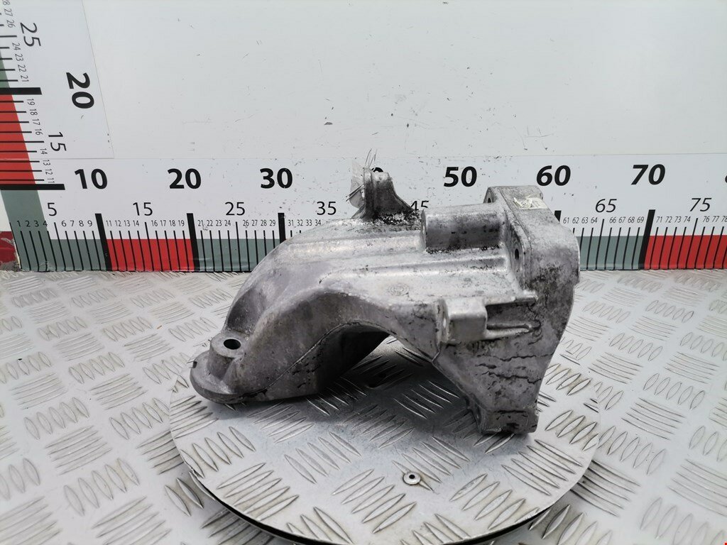 Кронштейн (крепление лапа) двигателя Mercedes Sprinter 2 (W906) A6512231704 арт. 1879288