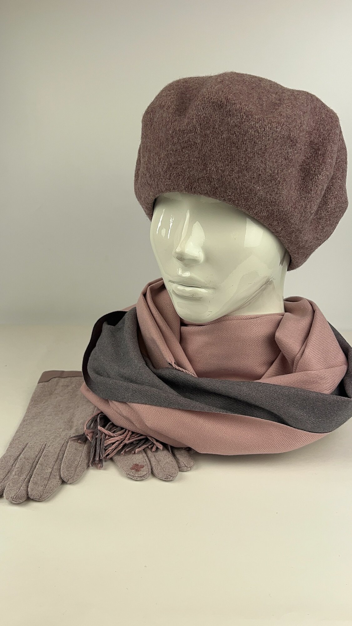 Комплект с головным убором для женщин