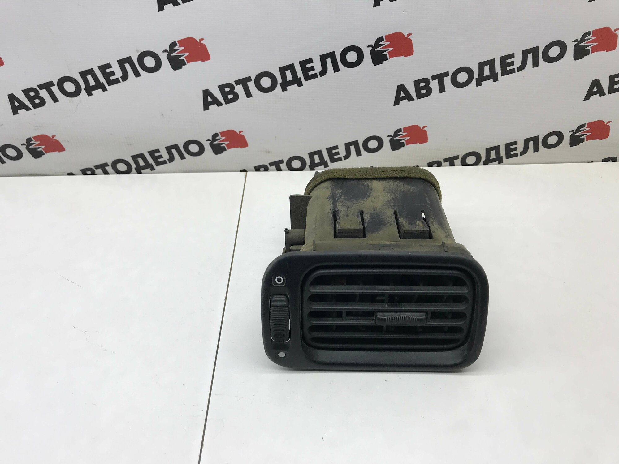 Воздуховод правый Nissan Primera W10 1993 г.в