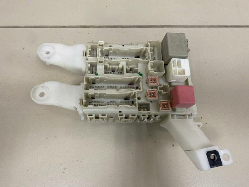Блок предохранителей Toyota Auris E150 2006-2012 кат.номер: 8273012510