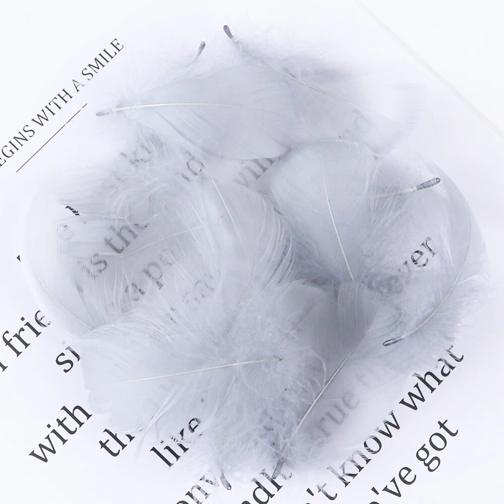 Декоративные перья BesdealFeather 100 шт, 5-8 см Белый, gray 100pcs
