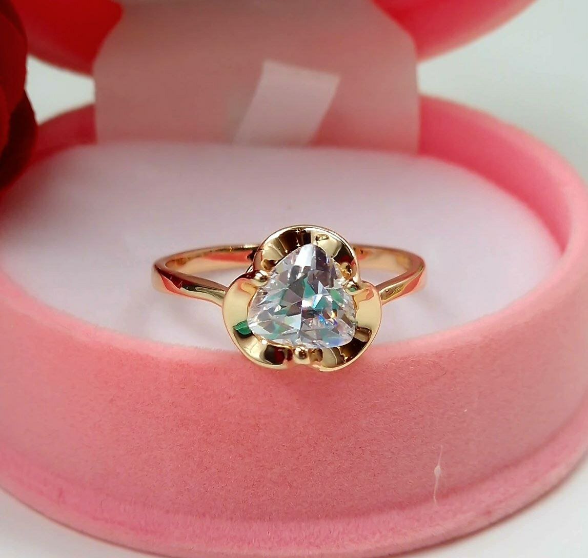 Кольцо, фианит