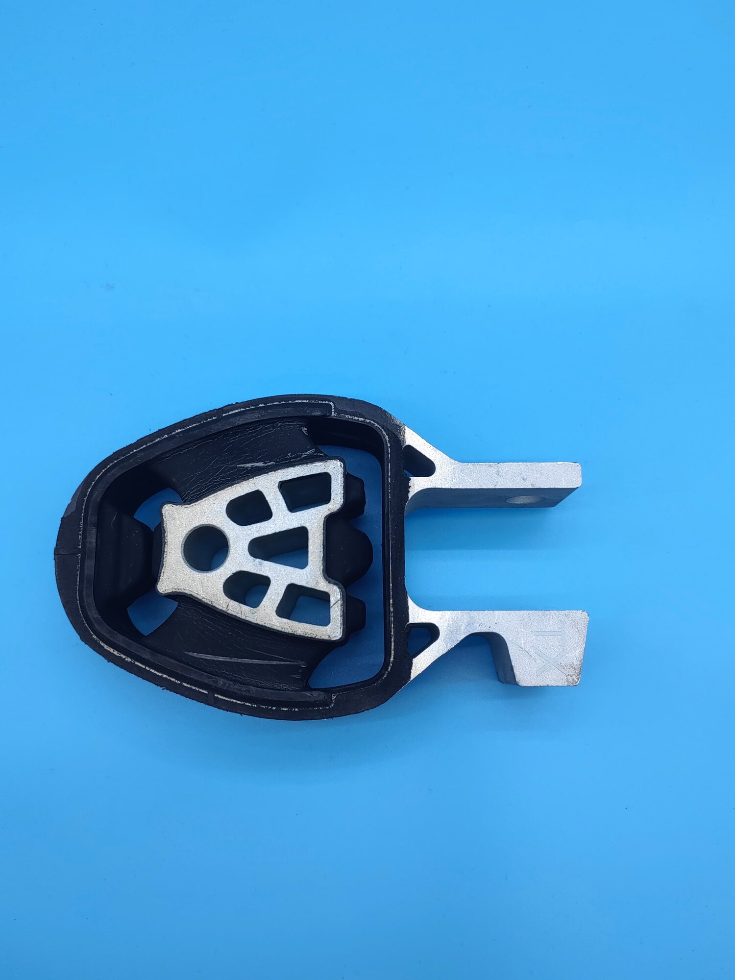 GEELY Опора двс задняя Geely Coolray 1077062300