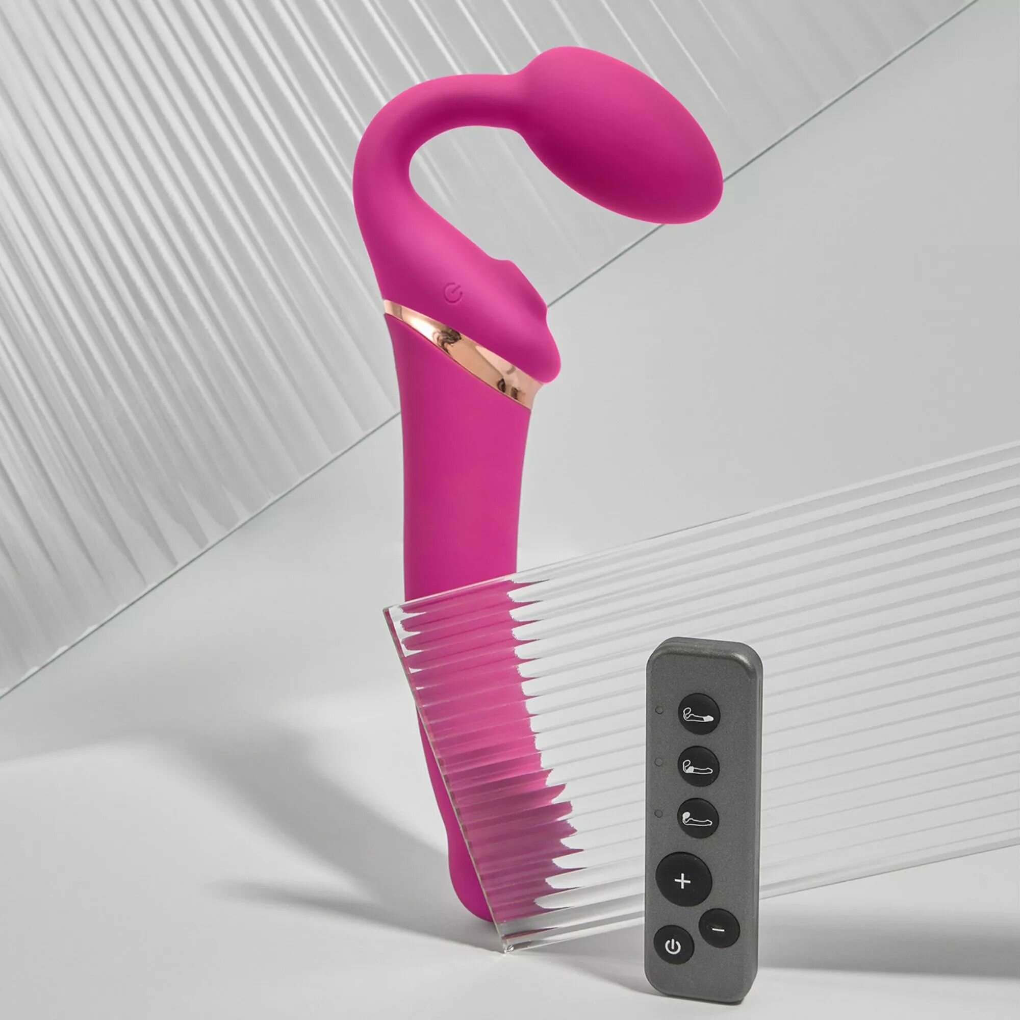 Me-6017432 Вибрострапон Strap-On-Me Multi Orgasm с 3 моторами и клиторальным стимулятором, фуксия (M - 15.2, Ø 3.8 см)