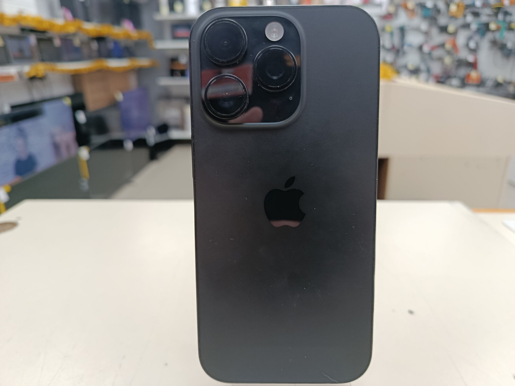 Смартфон Apple iPhone 16 Pro 128GB, Black Titanium (nano SIM + eSIM), Б/У, Уценка