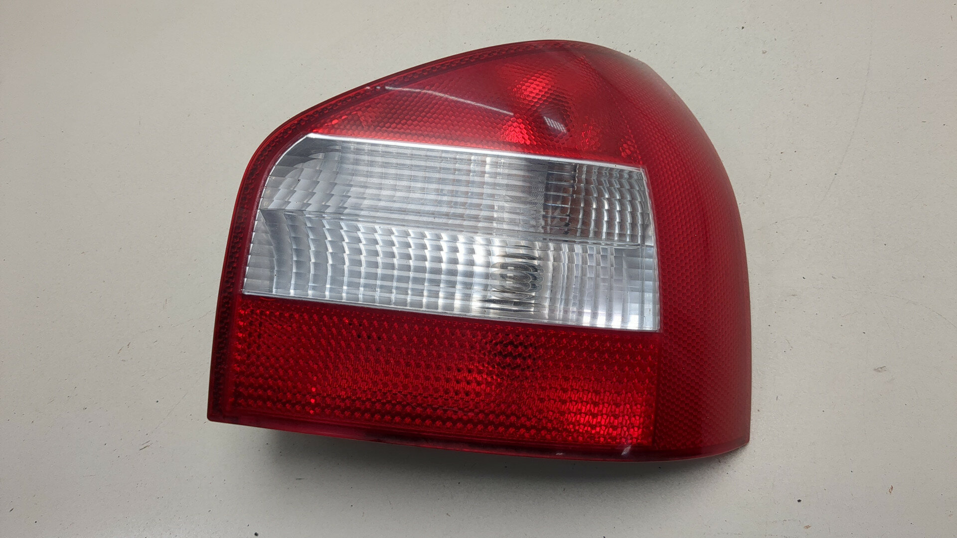 Фонарь (задний) правый Audi A3 (8L) Б/У