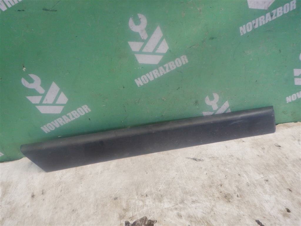 Молдинг задней правой двери VW Passat B3 1988-1993