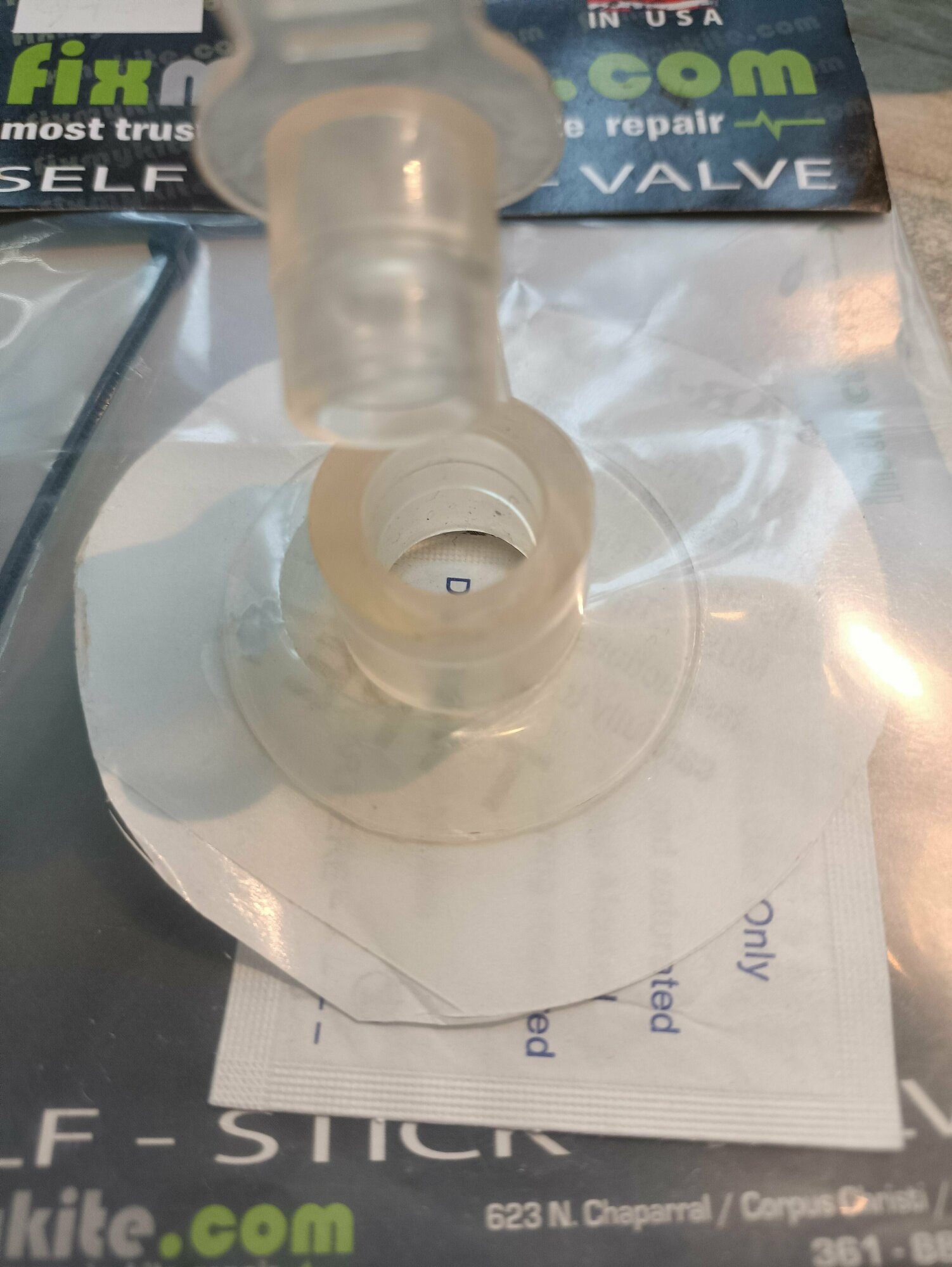 Клапан самоклейкий для ремонта кайтов 11 мм для сдува