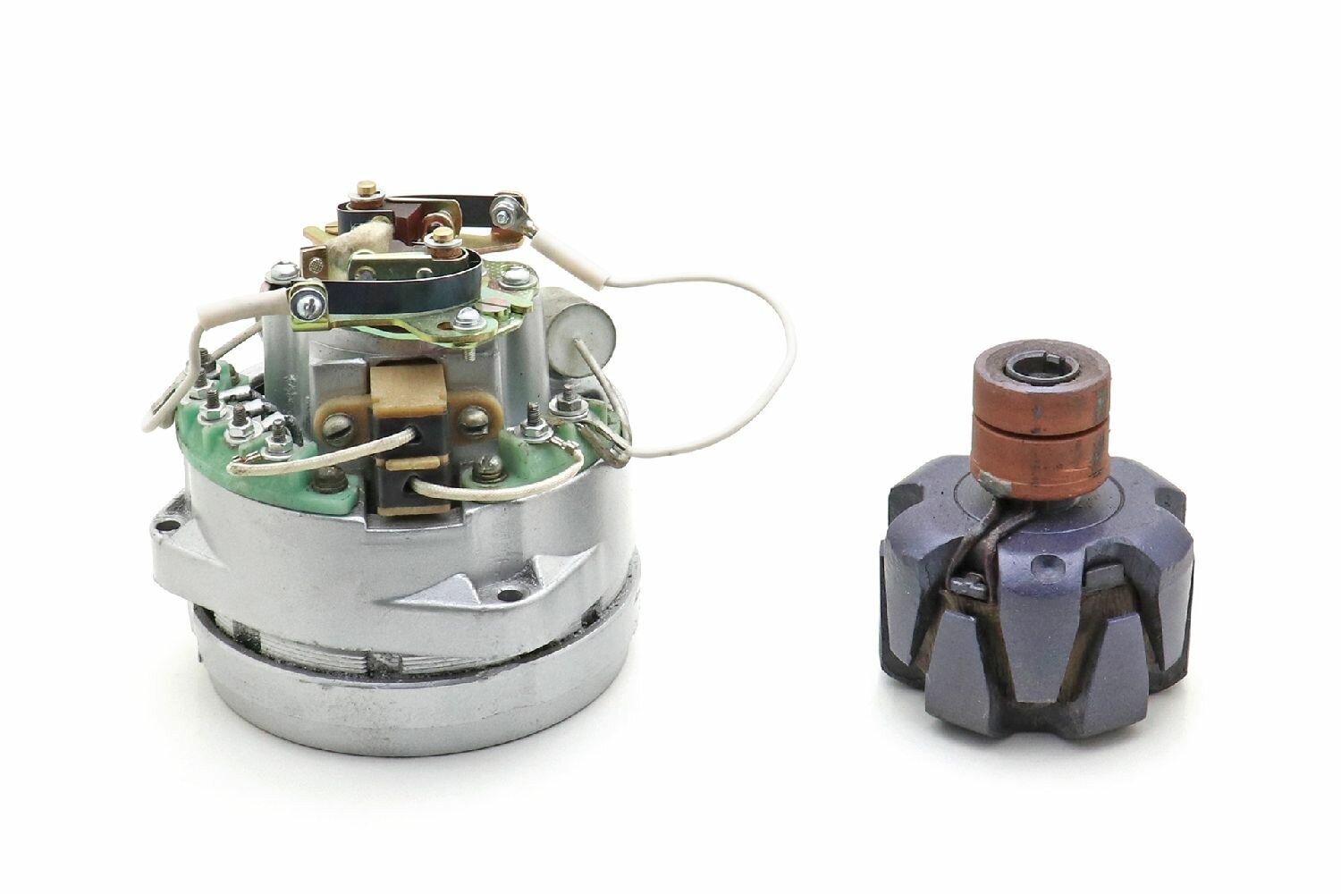 Генератор ИжЮп 12В (реставр. хорошая) Россия с прерывателем Россия (с гарантией)