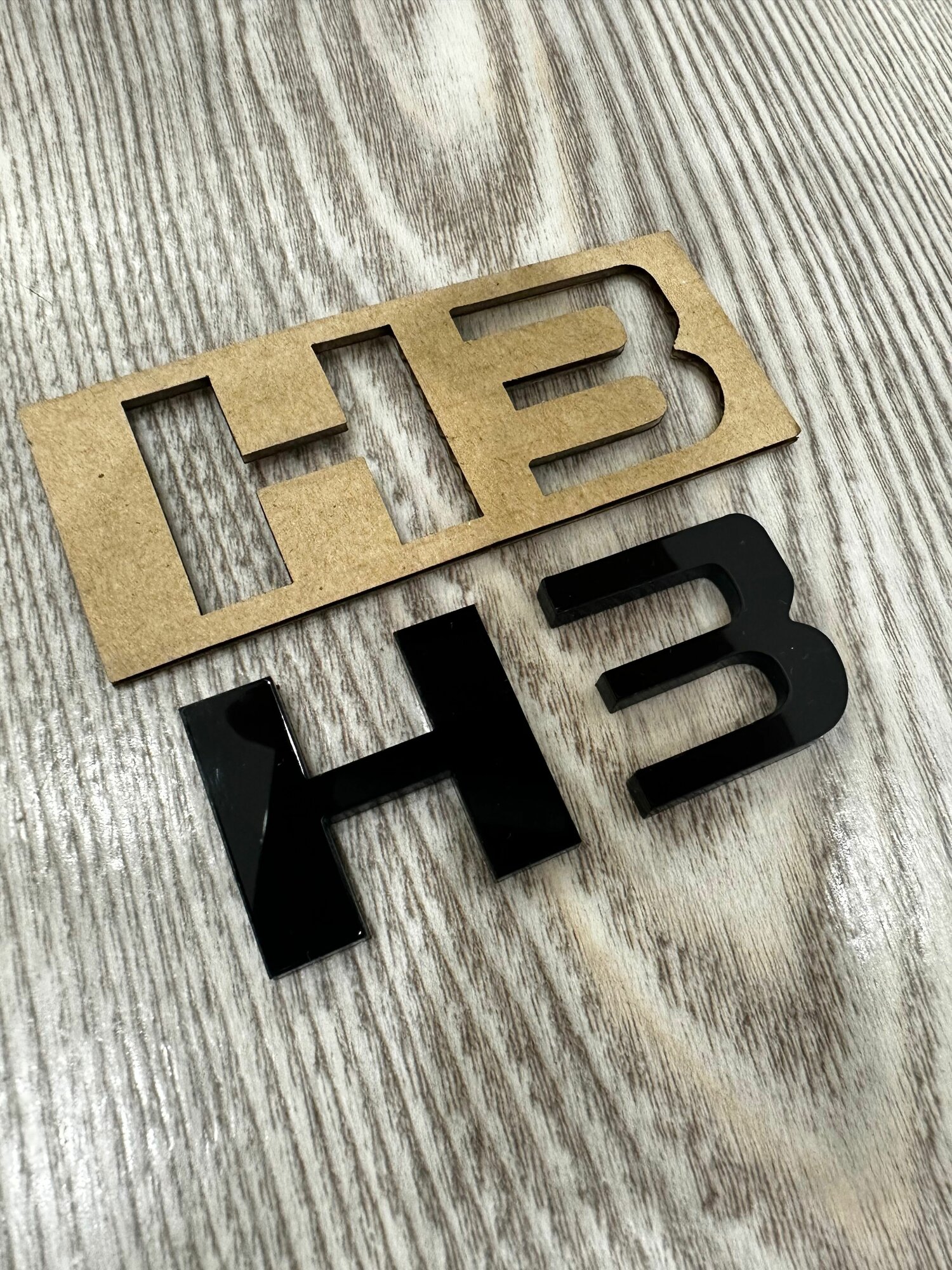 Шильдик H3 (ver.2 черный акрил)