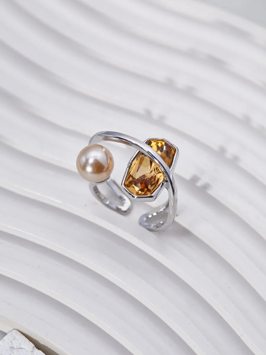 Кольцо, циркон, кристаллы Swarovski, безразмерное, белый, серый, бежевый, желтый — фото 1