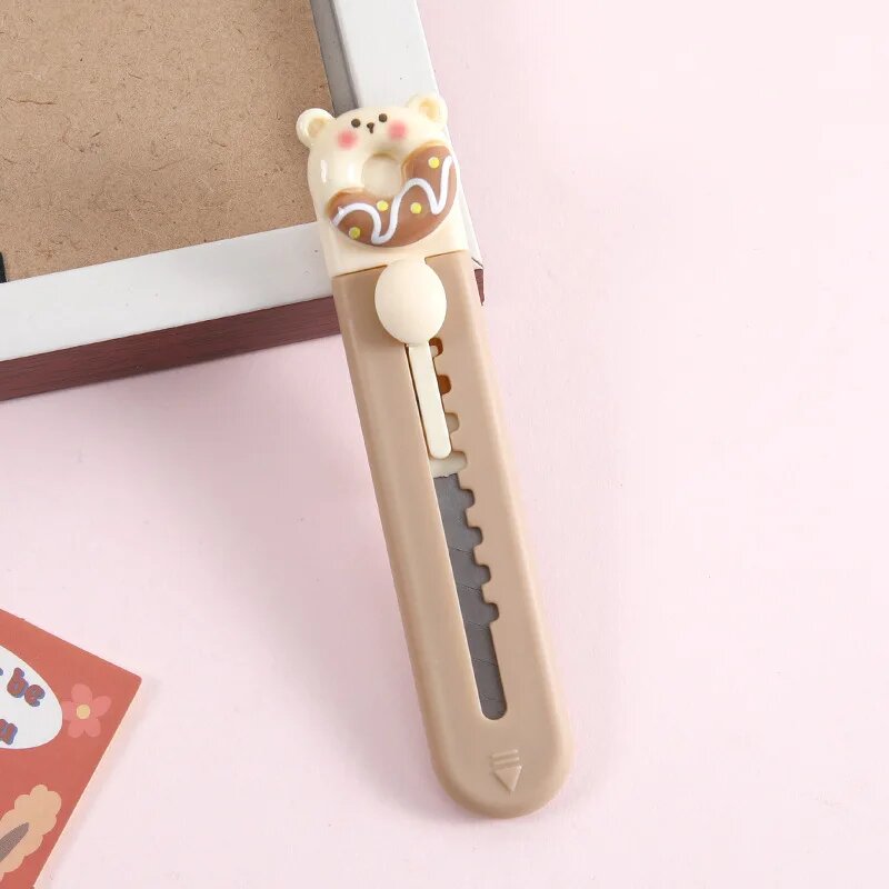 Портативный мультяшный нож для письма B