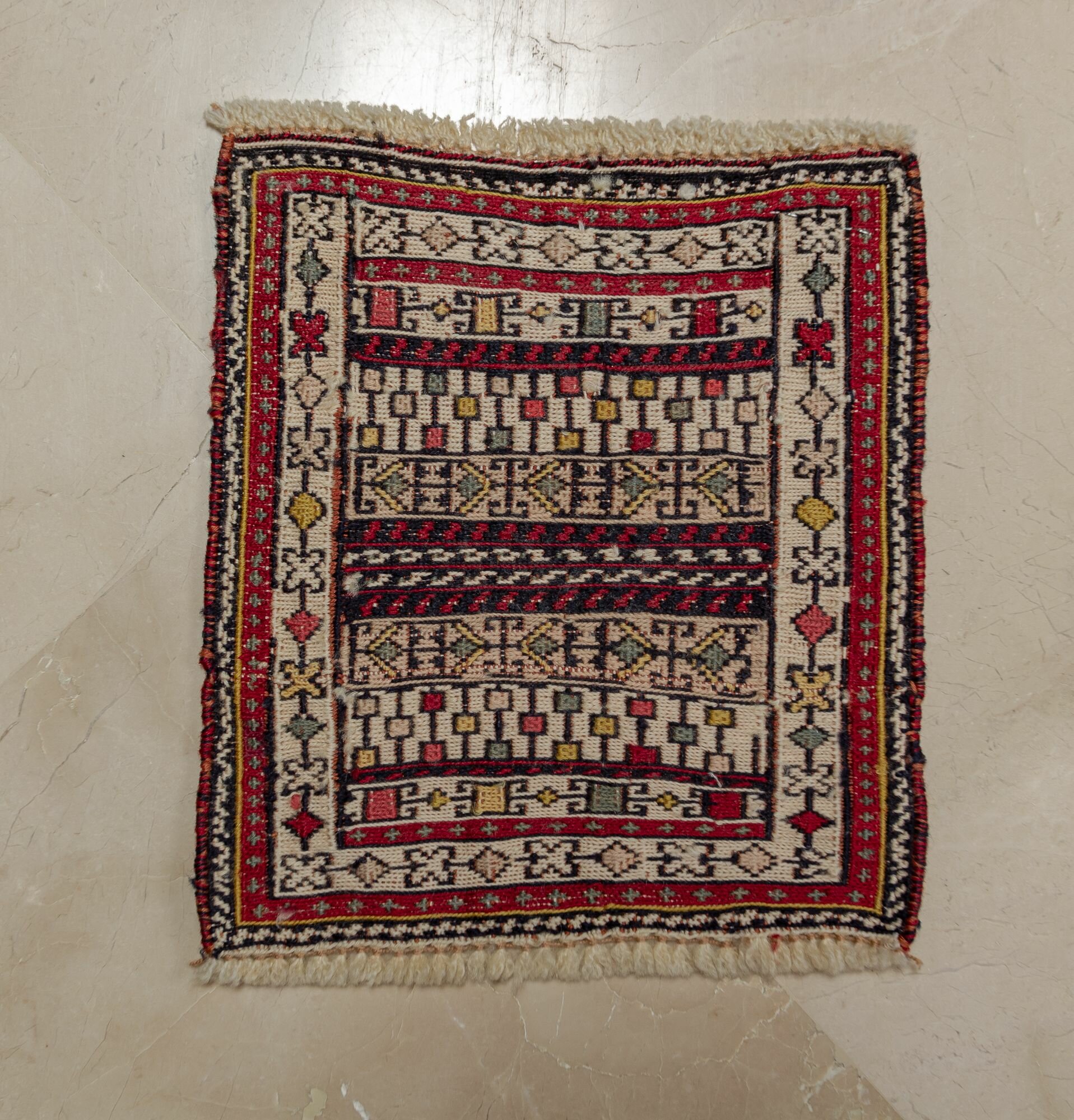 Ковер сувенир интерьерный ручной работы 29х28 Иран 100% шерсть