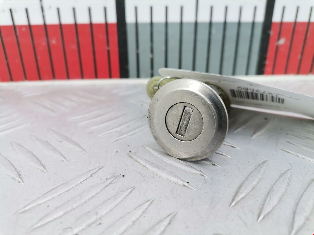 Личинка дверного замка Renault Logan 1 805025372R арт. 1973580