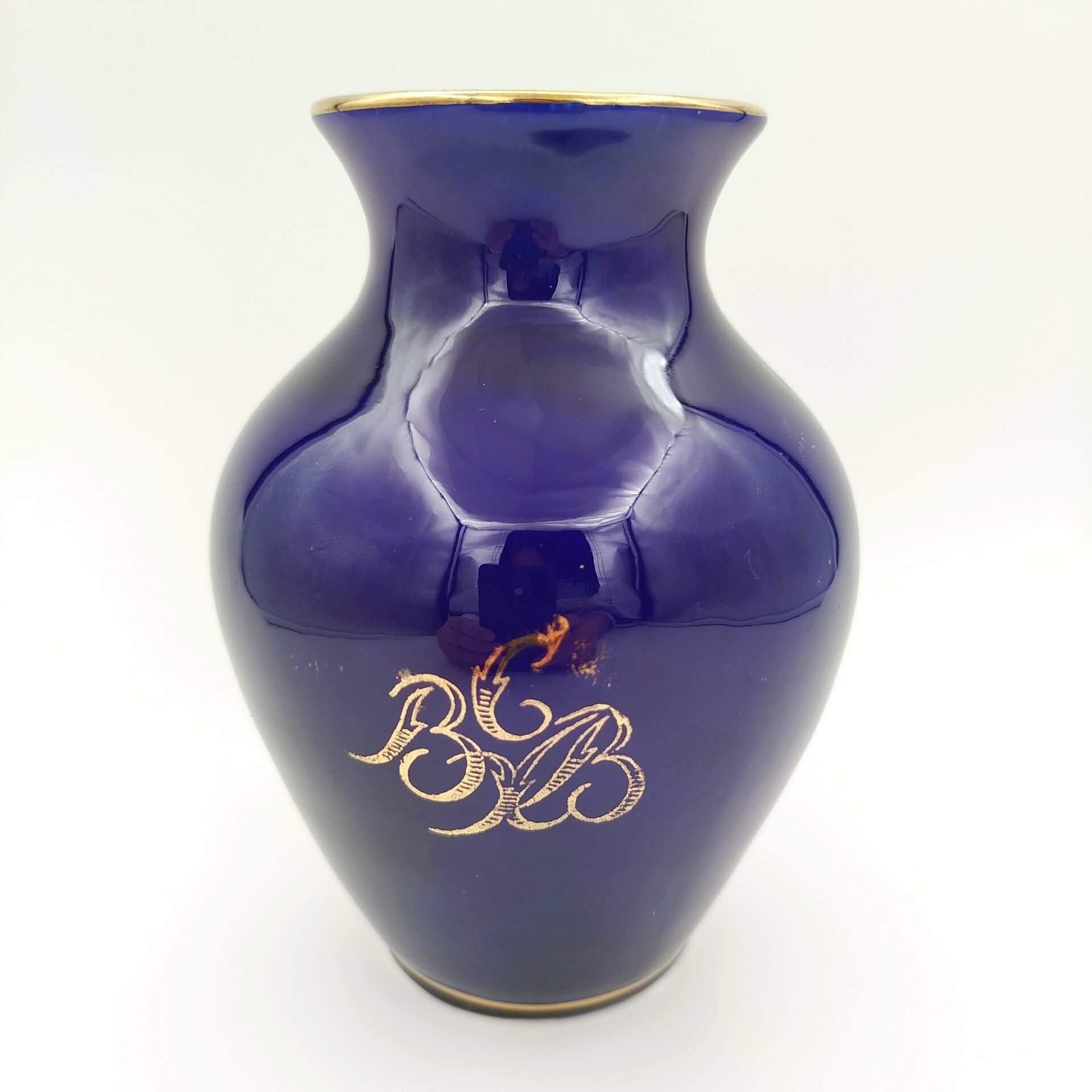 Ваза кобальтового цвета