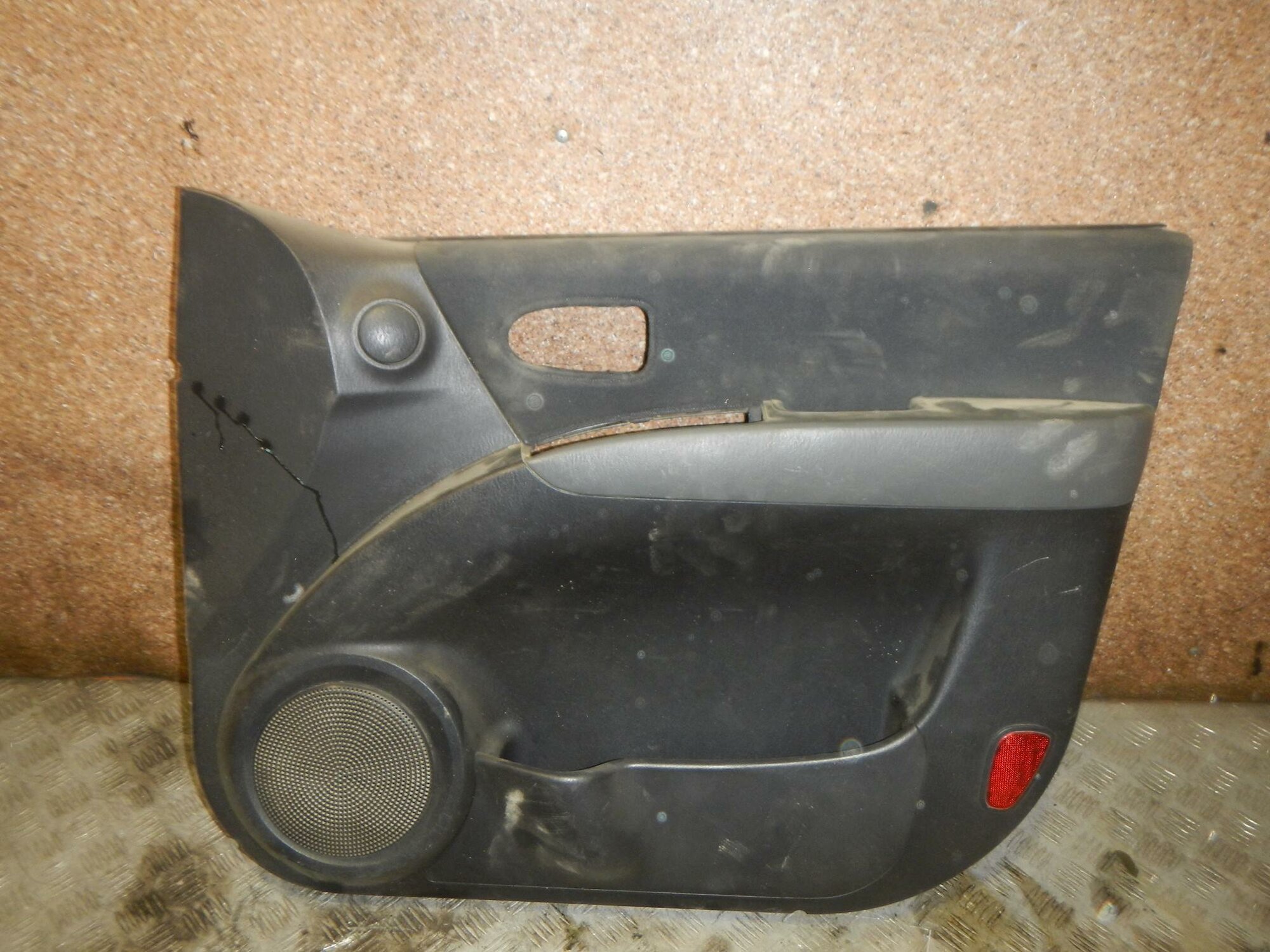 Б/У Обшивка двери передней правой, Hyundai (Хендэ)-MATRIX (08-11) HYUNDAI MATRIX (08-11) Царапины,грязная. 474905 Hyunda...