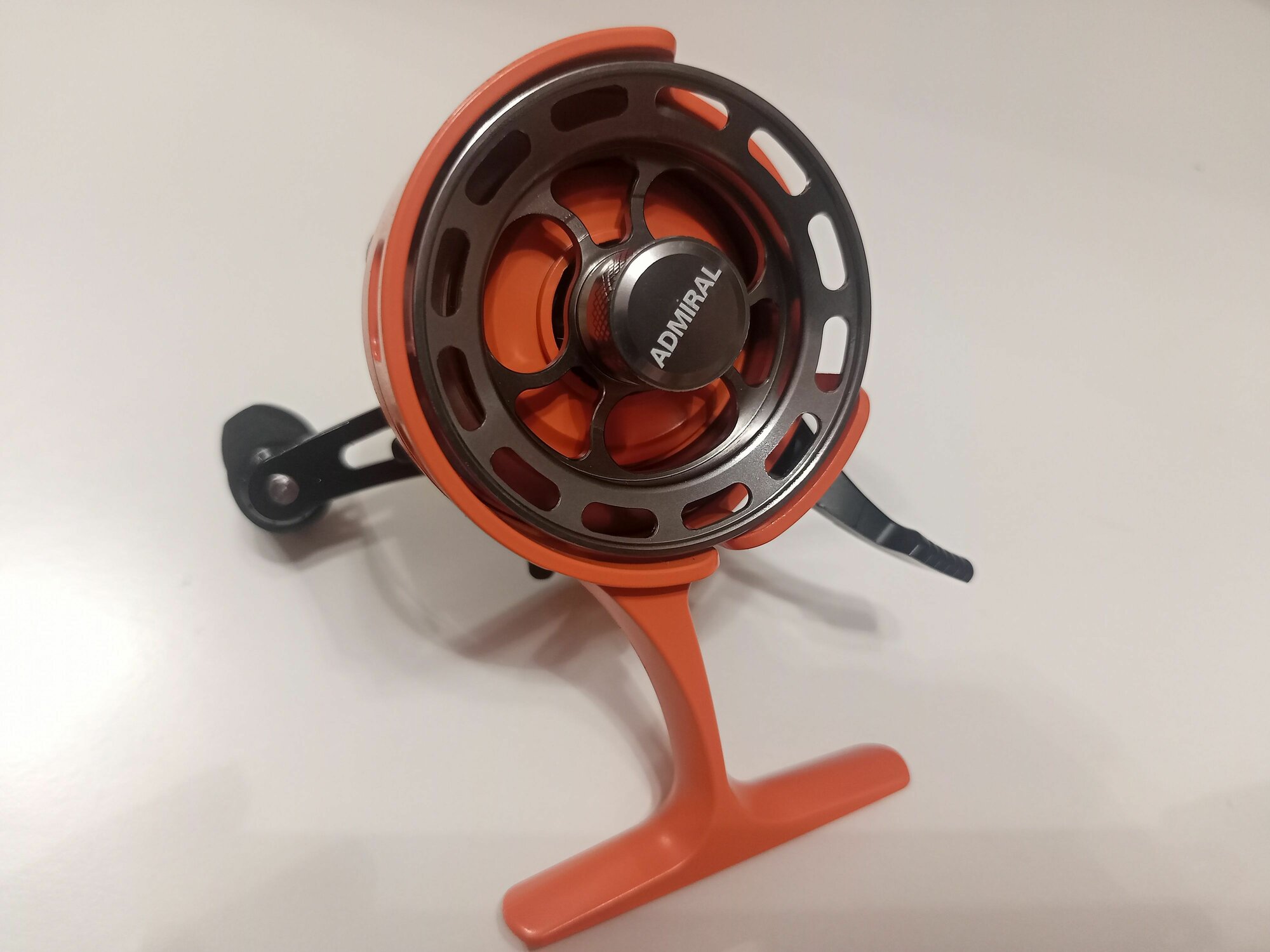 Катушка зимняя мультипликаторная Admiral frost Carbon крутить правой рукой