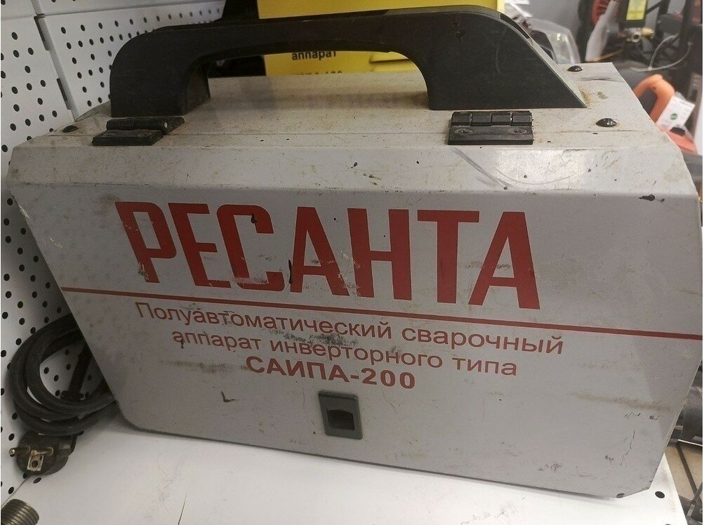 Инверторный полуавтоматический сварочный аппарат Ресанта САИПА 200