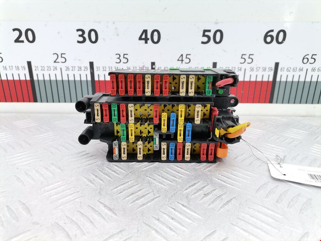 Блок предохранителей Peugeot 206 658005 арт. 2003869