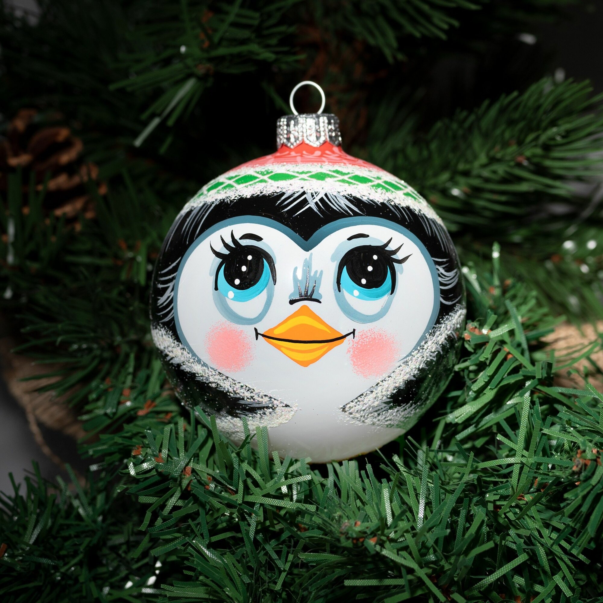 Шар на елку Пингвин в шапочке 8см