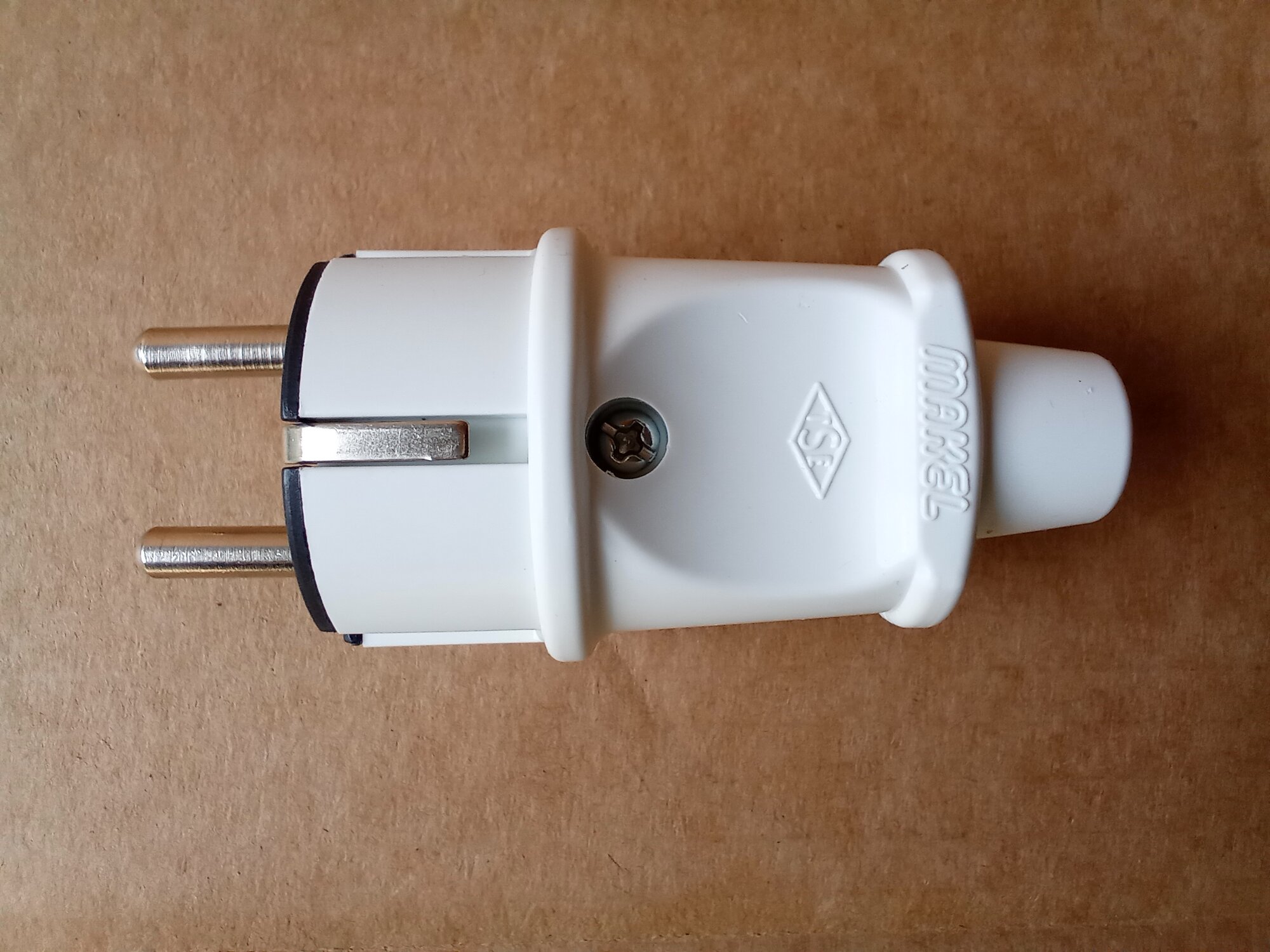 Вилка MAKEL 10002 / 10052, 16 А, 1 гнездо, белый