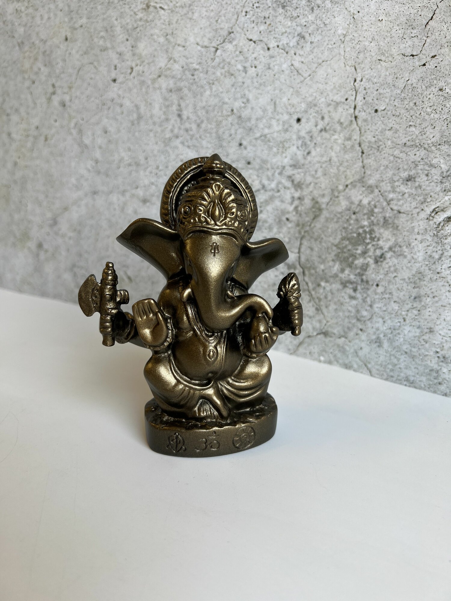 Статуэтка Ганеша Защитник, 13 см. Бронзовый цвет, мрамор.