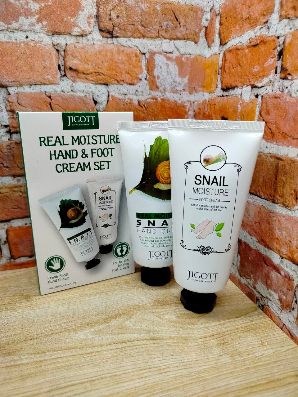 Jigott Real Moisture Snail Set Набор кремов для рук и ног с экстрактом слизи улитки 2*100 мл