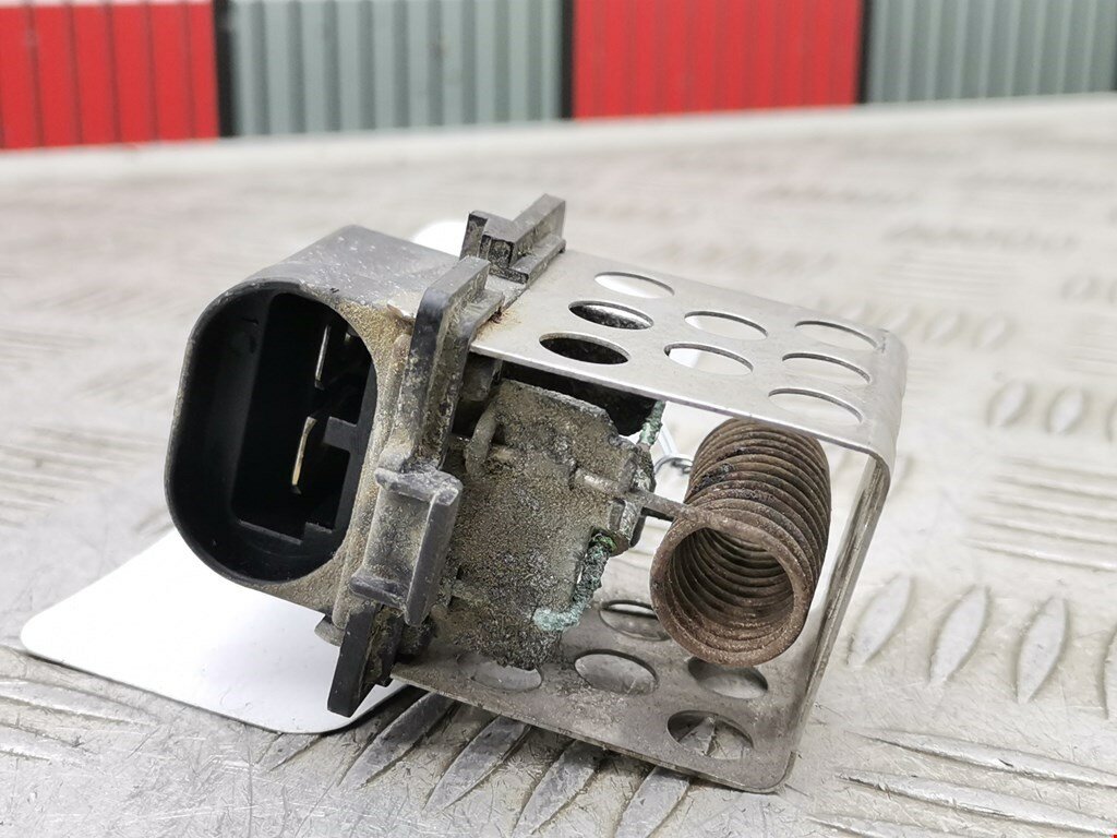 Сопротивление (резистор) вентилятора охлаждения Nissan Micra K12 7701049661 арт. 2194833