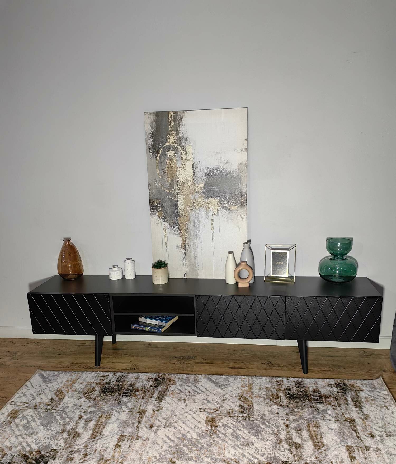 Тумба под телевизор мебельный шоу-рум Мирона "Черный ромб"