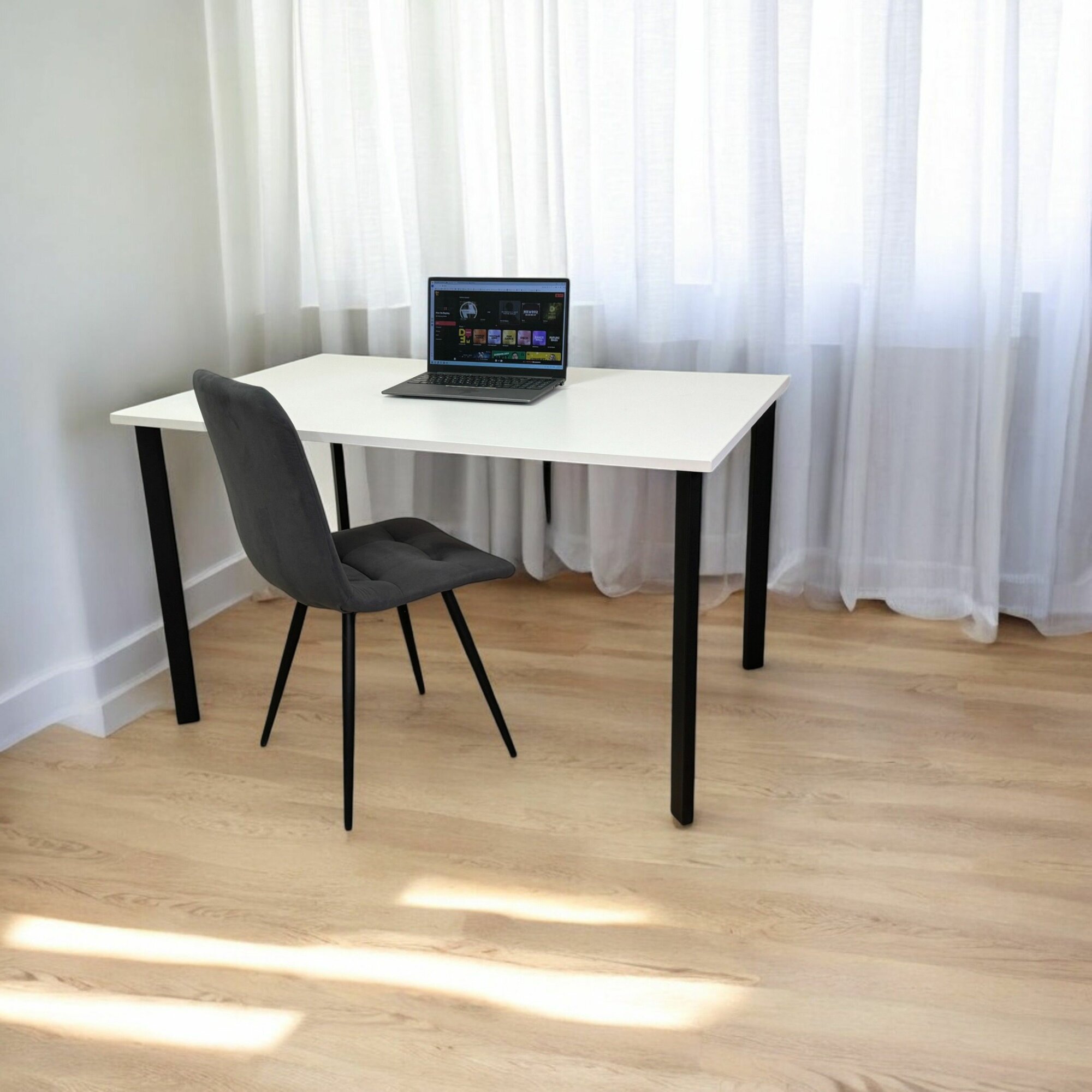 Игровой компьютерный стол/ цвет столешницы Белый, 140*80 см. Ножки черные