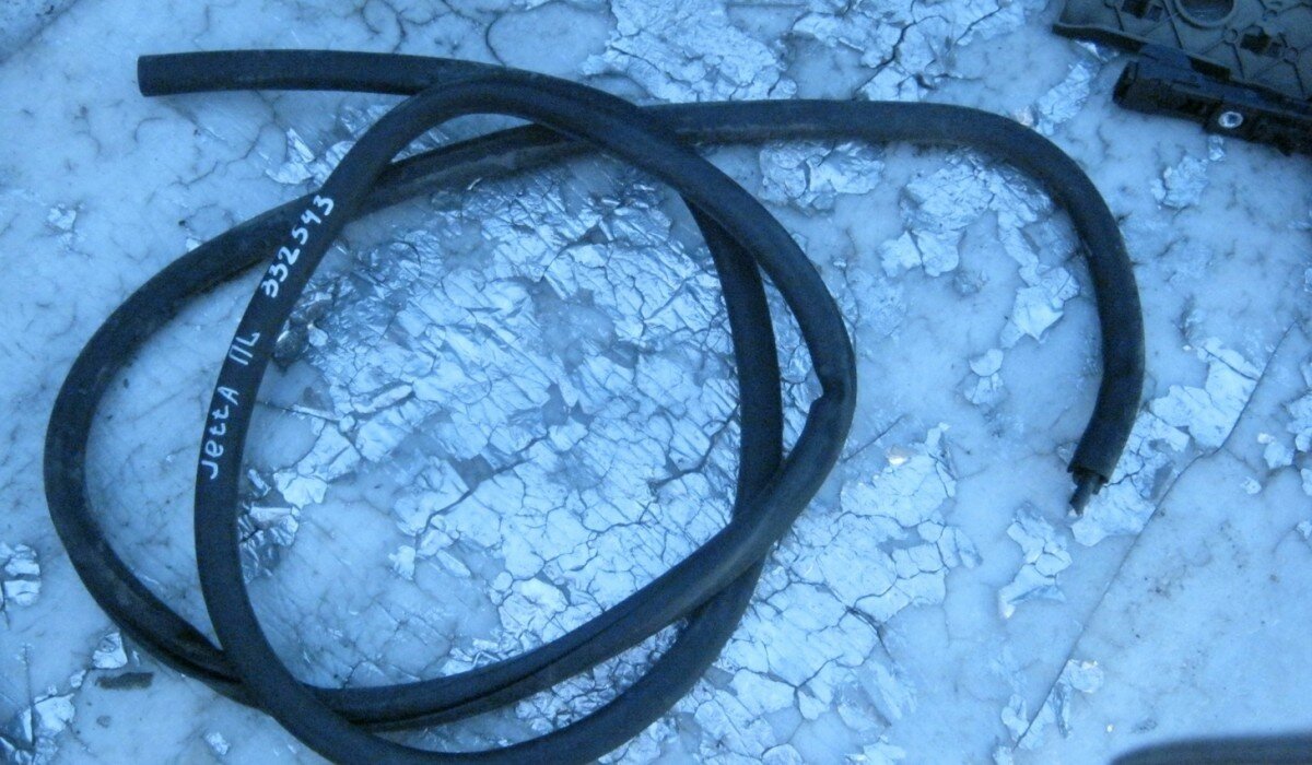 Уплотнитель (внутри) Jetta V Volkswagen 1K58679119B9
