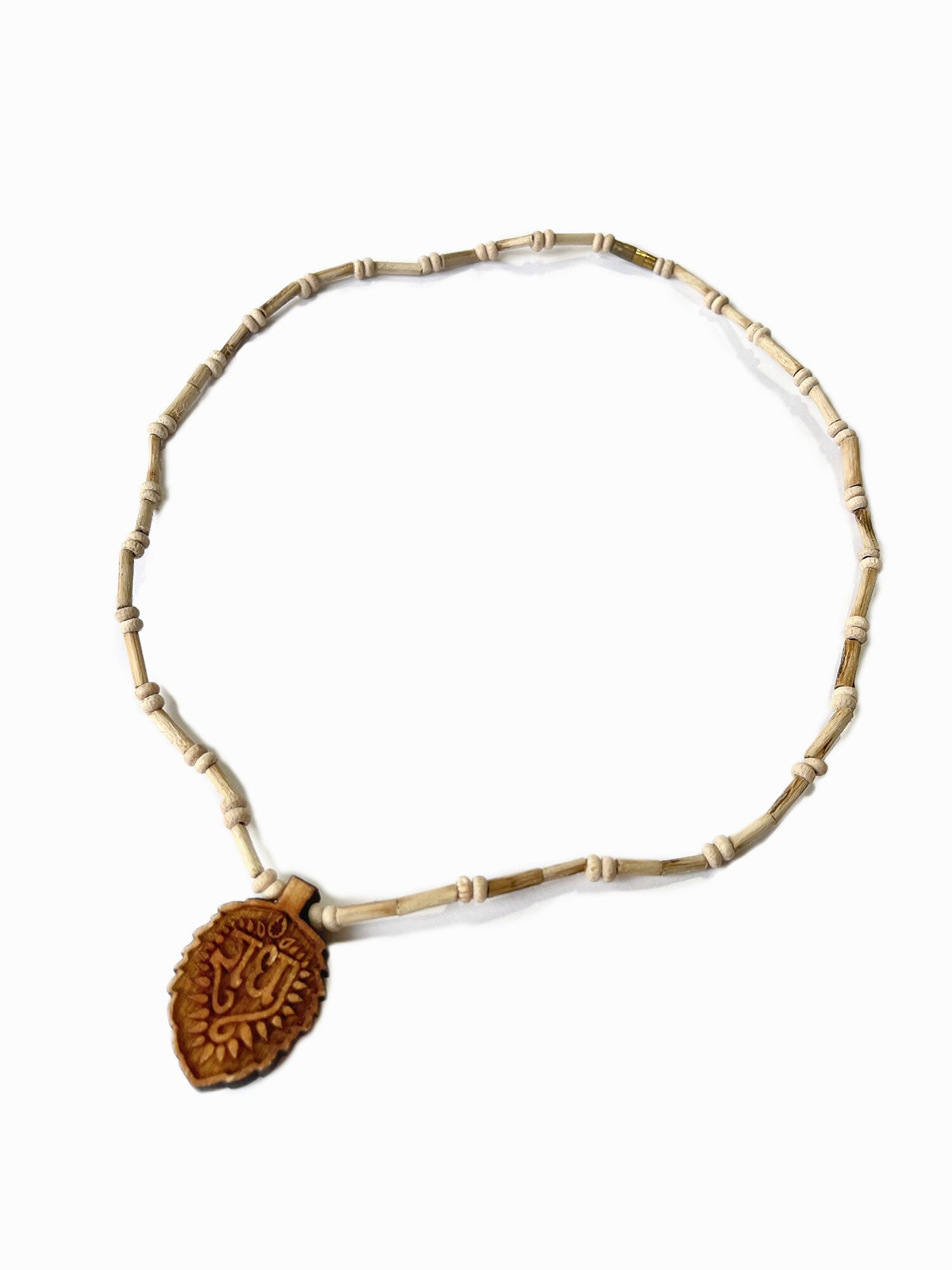 Кантхималы из дерева туласи с подвеской листок и надписью "радха" (длина нити 46-48 см.), 1 шт.