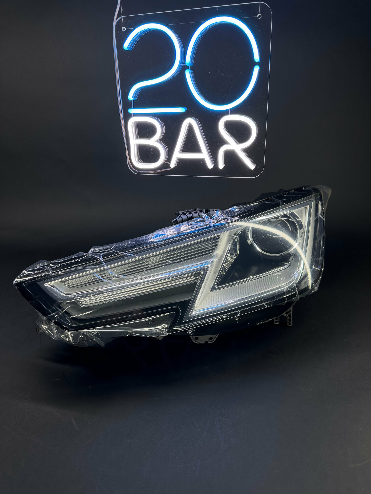 Фара передняя левая Audi A4 B9, дорестайлинг 2015-2020, новая