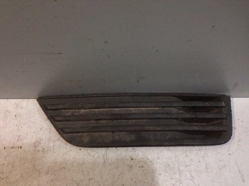 Б/У Накладка ПТФ левая (без отверстия под ПТФ) Ford Focus 2 05-б/у , Форд Фокус 2 Накладка ПТФ Ford Focus 2004-2008 2 Лев. 2...