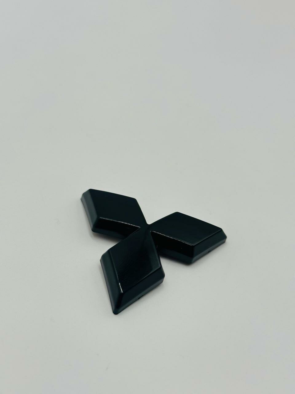 Эмблема значок в руль Mitsubishi 45х40 мм Black